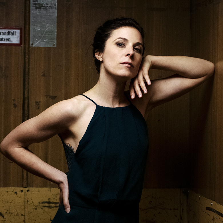 Katalyn Huehnerfeld – Die Website der Kabarettistin und Schauspielerin ...