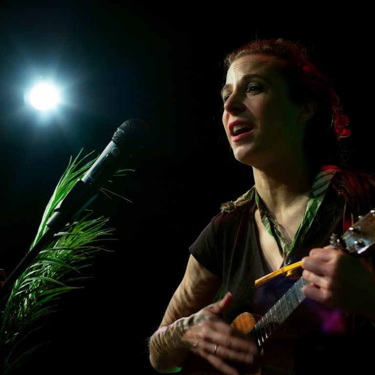 Katalyn Huehnerfeld – Die Website der Kabarettistin und Schauspielerin ...